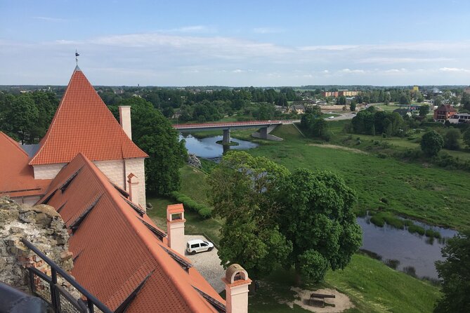 2 countries! Hill of Crosses, Rundale Palace and Bauska castle - A Deep Dive into the Itinerary