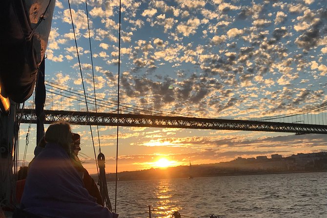 2 Hour Lisbon Sunset and Wine Sailing Tour - What You Can Expect from This Lisbon Sunset Sailing Tour