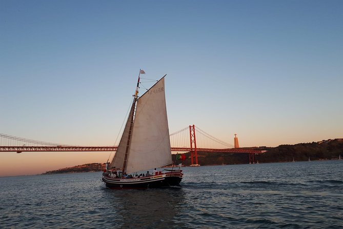 2-Hour Lisbon Traditional Boats Sunset Cruise with White Wine - Experiencing Lisbon from the Water
