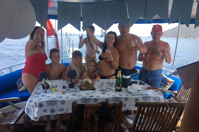 6 Hours Private Charter Boat Tour with Lunch in Bodrum - Key Points