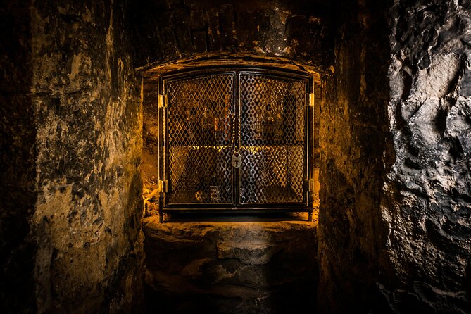 90-minute introduction to Whisky in the Old Town of Edinburgh - Exploring the Underground Edinburgh Venue