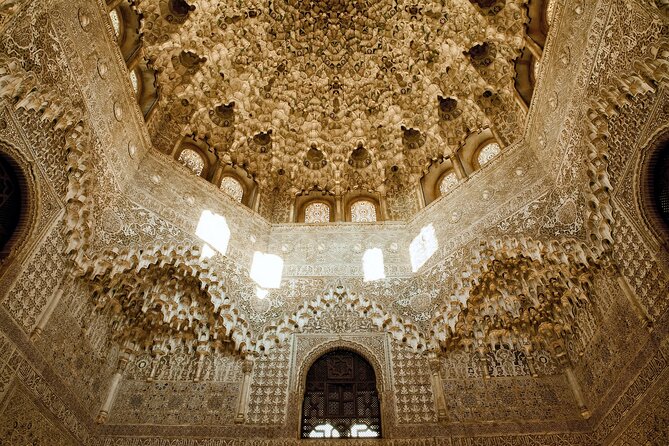 Alhambra and Nasrid Palaces: Skip-the-line Ticket and Local Guide - An Overview of the Experience