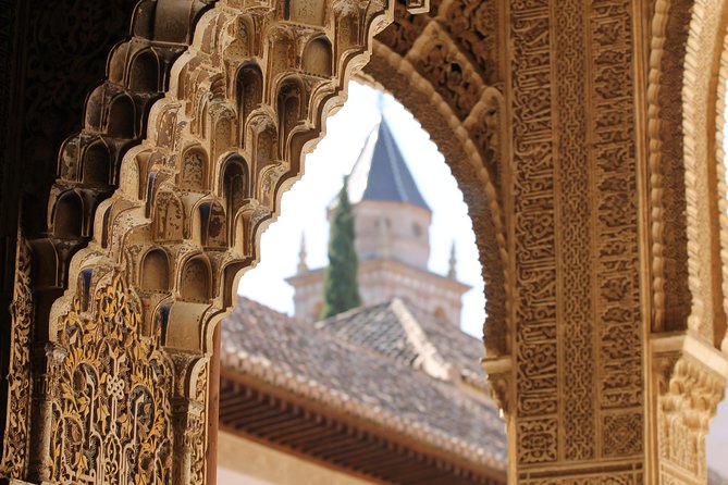 Alhambra & Generalife Skip the line Small Group including Nasrid Palaces - Discovering the Alhambra: A Closer Look