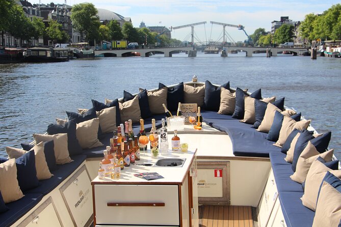 Amsterdam: Luxury Cruise with Onboard Bar incl. Welcome Liquor - An Authentic Amsterdam Experience on the Water