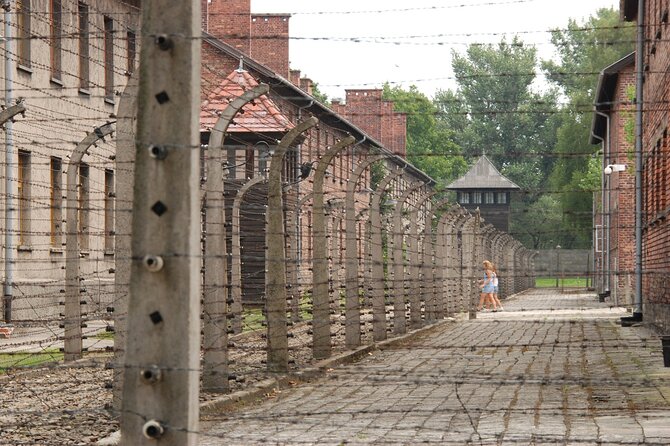 Auschwitz & Birkenau Live Guide Tour Entrance Ticket - A Closer Look at the Auschwitz & Birkenau Guided Tour