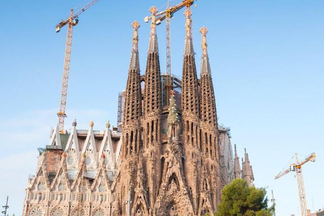 Barcelona: Highlights of Sagrada Familia Max 6 People Guided Tour - Why This Tour Stands Out