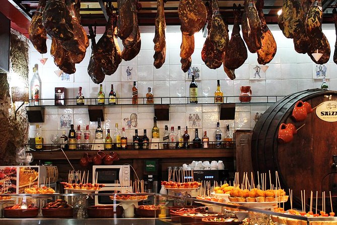 Barcelona Old Town Night Small Group Tour with Tapas & Flamenco - Exploring the Heart of Barcelona’s Old Town