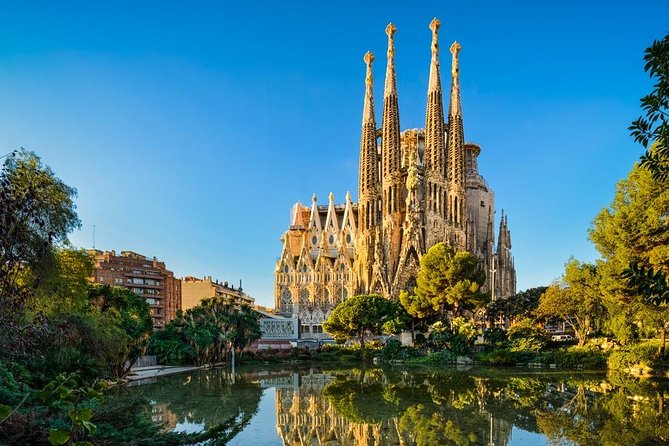 Barcelona Private Half-Day Sightseeing Tour in with Hotel Pick-up - The Experience from the Drivers Perspective