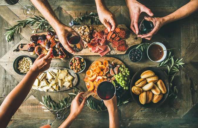 Barcelona Tapas & Wine Private Tour in Traditional Taverns - A Closer Look at the Tour Itinerary