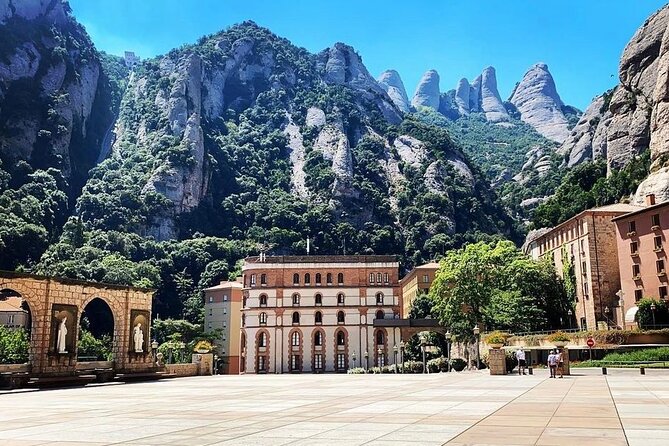 Barcelona to Montserrat: Guided Tour & Return Bus Transfers - What’s Included and What’s Not