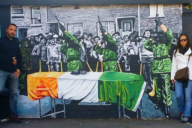 Belfast political war and peace private taxi tour 2 hrs - Exploring Belfast’s Murals and Peace Walls