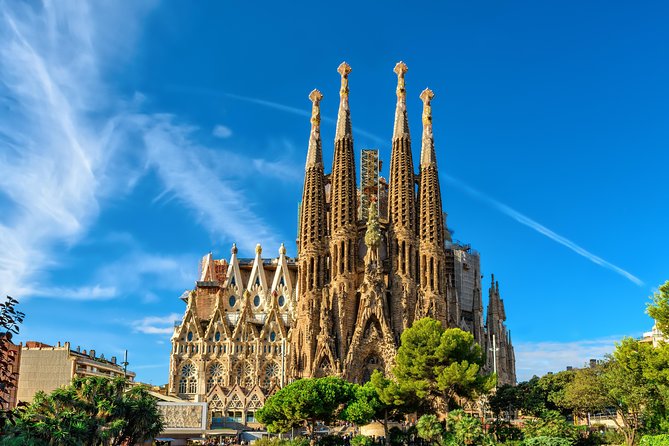 Best of Barcelona: Sagrada Familia & Park Guell Tour with Pick-up - What’s Included and What’s Not