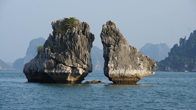 BEST SELLER - Halong 5 Star Day Cruise: Buffet, Wine & Jacuzzi - An Introduction to the Experience