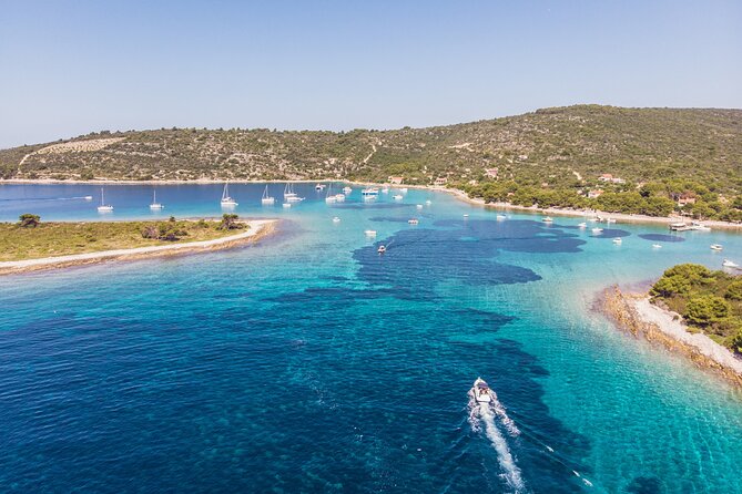 Blue Lagoon, Shipwreck & olta cruise with lunch & unlimited drinks from Split - An Overview of the Experience