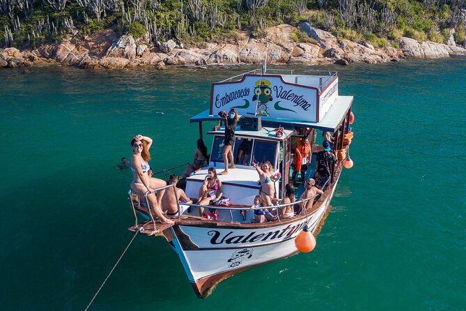 Boat Tour Open Bar A Floor Arraial do Cabo - Detailed Review of the Experience