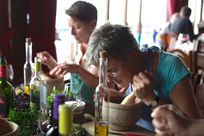 Bodegas Monje Winery Ticket w/Wine Tasting & Mojo Sauce Workshop - Key Points