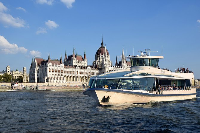 Budapest Danube Sightseeing Cruise with Drink and Audio Guide - What to Expect on the Budapest Danube Cruise