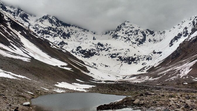Cajon del Maipo: El Yeso & Spa reservoir in El Morado - El Yeso Reservoir: The Main Attraction