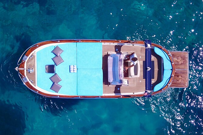 Capri excursion in a private boat - Discovering Capri: The Ultimate Private Boat Experience