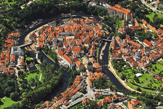 Cesky Krumlov Full day tour from Prague and back - The Itinerary in Detail: What to Expect