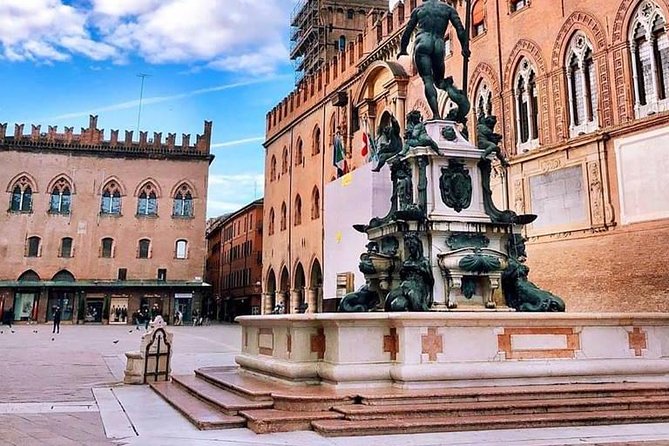 Classic Private Walking Tour Bologna - Key Points