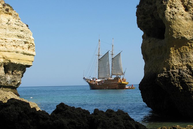 Cruise 2, Benagil - Morning - Caves 11:30H - 14:00H - A Closer Look at the Tour Experience