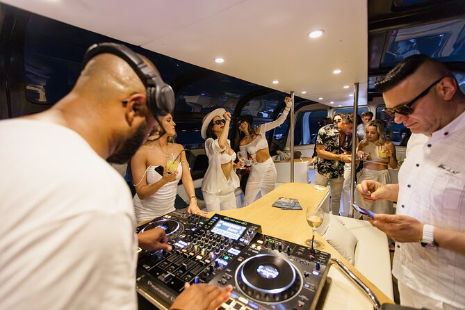DJ Party on a Luxury Boat With Open Bar & Snacks - Sunset/Night - FAQs