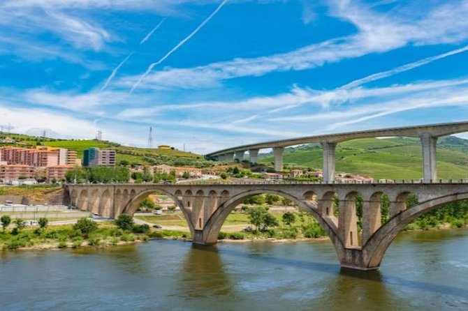 Douro Valley and Régua Panoramic Cruise with Lunch from Porto - The Experience’s Highlights and Challenges