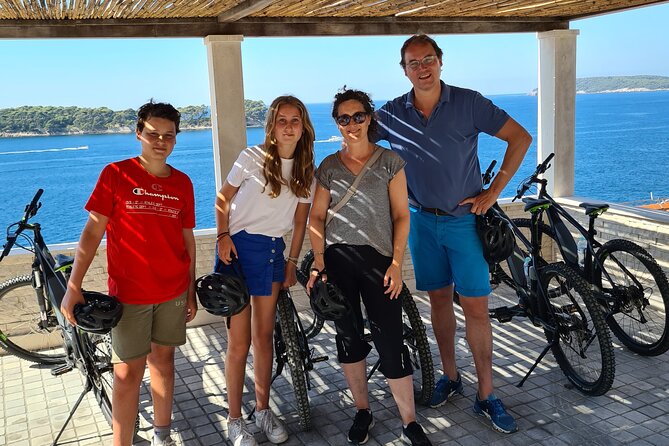 E-Bike Tour + Gourmet Snack + Wine Tasting (Small Group) - Key Points