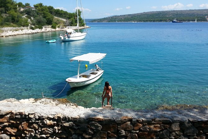 Explore west side of island Bra with Pasara boat - Traditional Dalmatian boat - Highlights of the Tour