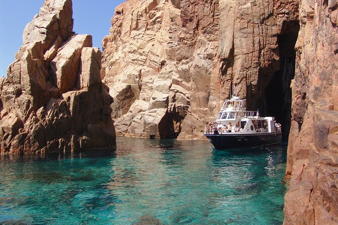 Friendly discovery of Scandola Calanques de Piana and meal stop at Girolata - An In-Depth Look at the Experience