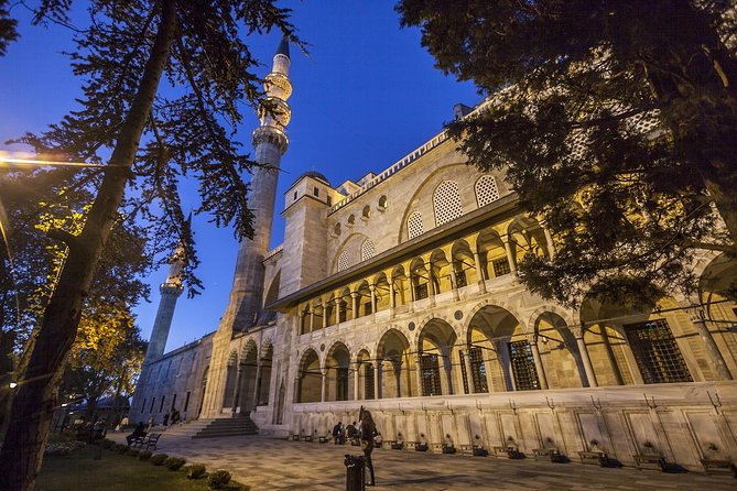 Full-Day City Tour with Private Tour Guide and Red Carpet Treatment with Luxury Minibus - Comfort and Convenience: What the Tour Offers