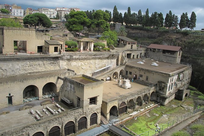 Guided Day Tour of Pompeii and Herculaneum with Light Lunch - Visiting Herculaneum: The First Stop