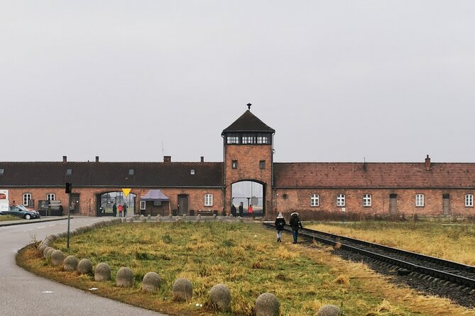 Guided Tour from Krakow to Auschwitz Birkenau with Transfer - Detailed Itinerary: What to Expect