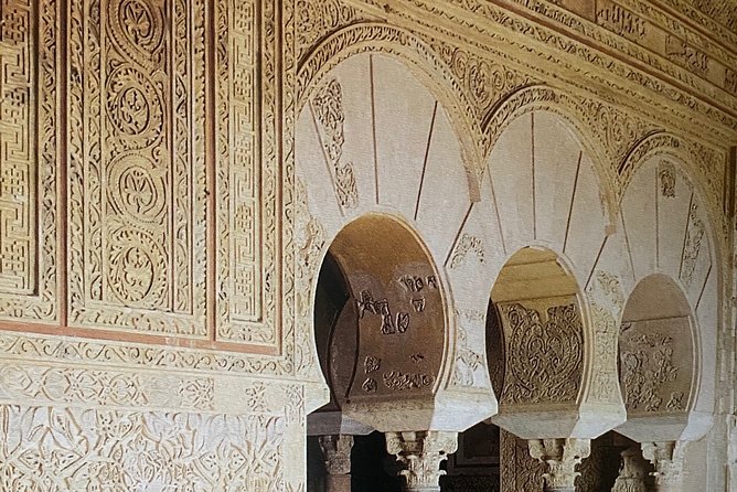 Guided tour of Medina Azahara in Spanish with Bus. Official Guides - Exploring Medina Azahara: An In-Depth Look