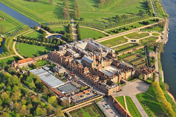 Hampton Court Guided Tour. Full day Access & High Tea - Key Points