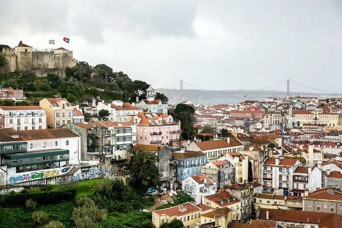 Hidden Flavors of the Hillside: Mouraria & Graça - Key Points