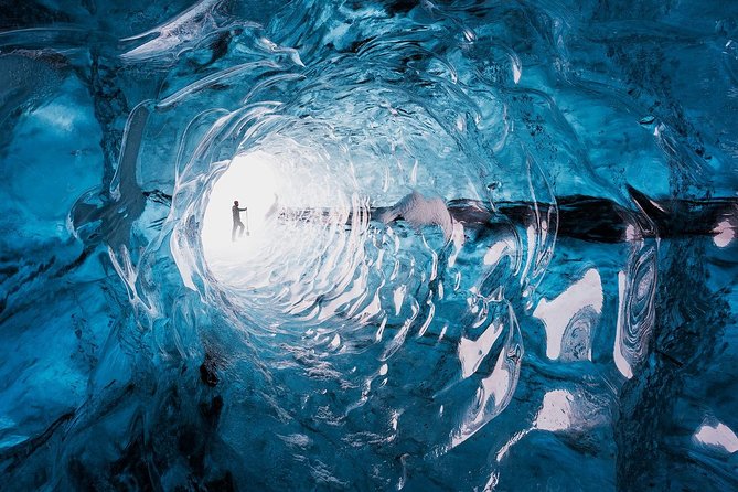 Ice Cave Tour in the National Park of Vatnajökull - Diving into the Experience