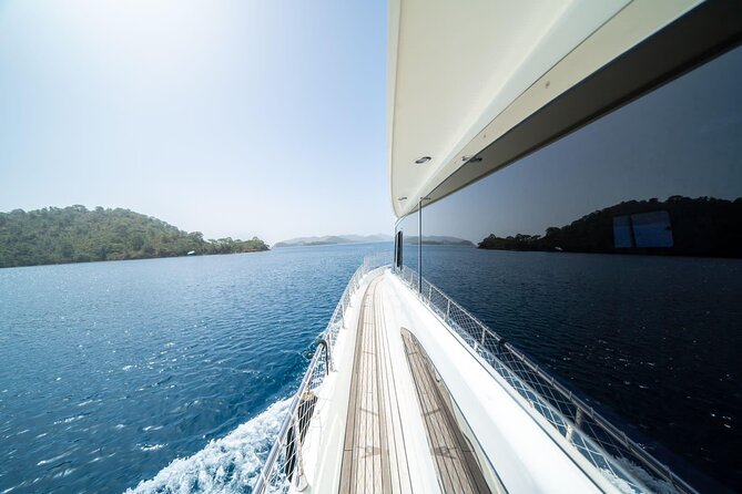 Istanbul: Small-Group Yacht Cruise with Snacks, Sunset or Daytime - A Relaxed Way to See Istanbul from the Water
