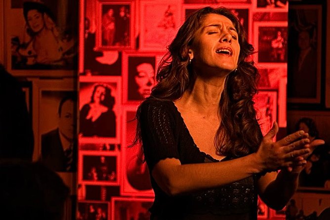 Lisbon Fado Experience: Walking Tour, Dinner and Live Music Show - Key Points