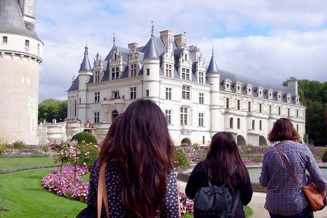 Loire Valley Day Tour Chambord and Chenonceau plus Lunch at a Private Castle - Transportation and Group Size: Why It Matters