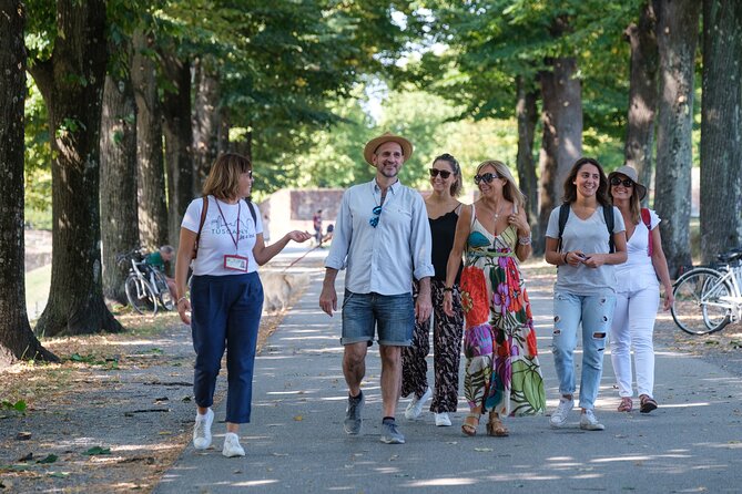 Lucca Aperitivo evening walk with food and wine for Small Groups - Discovering Lucca: An Authentic Evening Walk