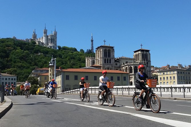 Lyon Electric Bike Tour including Food Tasting with a Local Guide - Navigating the Tour: What to Expect