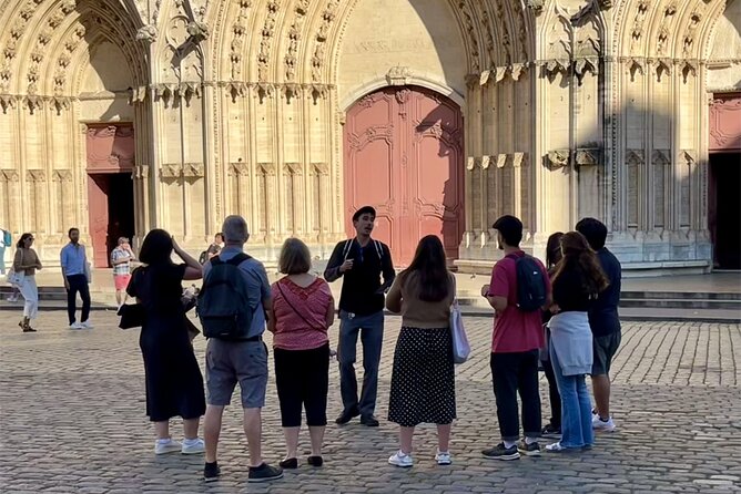 Lyon's History and Must-Sees with a Local! (English Walking Tour) - Exploring Lyon’s Historic Highlights and Hidden Gems