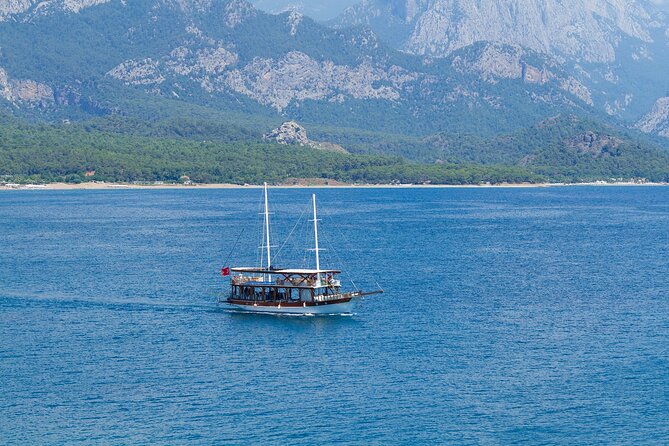 Manavgat and Side Boat Trip with Dolphins Island incl. Lunch - What Is the Manavgat and Side Boat Trip?