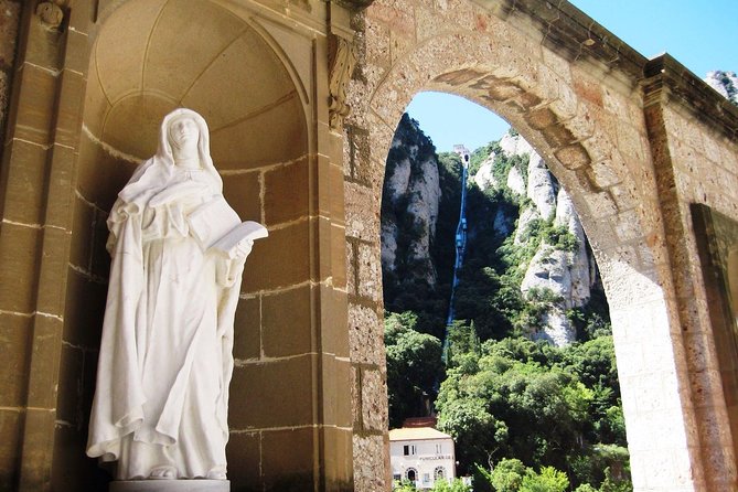 Montserrat Tour, Rack Railway, Basilica, Moreneta & Licor Tasting - Breaking Down the Montserrat Experience