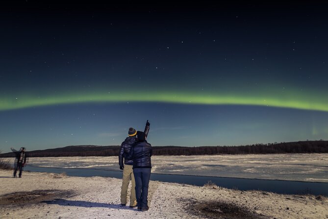Northern lights hunting photo tour with bbq; small groups - What to Expect on Your Arctic Evening