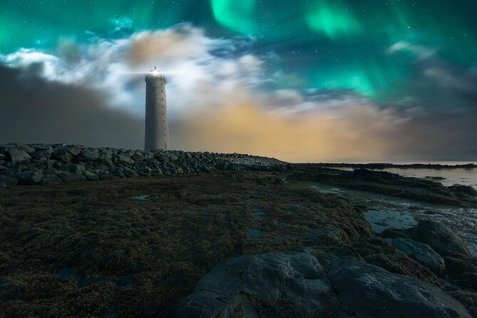 Northern Lights Minibus Tour with Free Photos & Hot Chocolate - What Makes This Tour Stand Out?