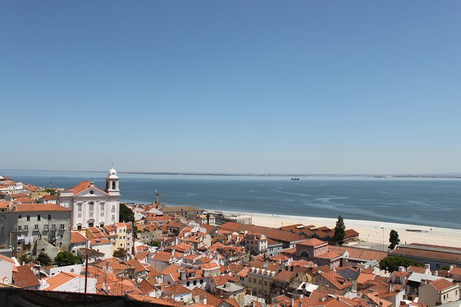 Old Lisbon: Alfama and Sao Jorge neighborhood 3-Hour Walking Tour - A Deep Dive into the Tour Experience