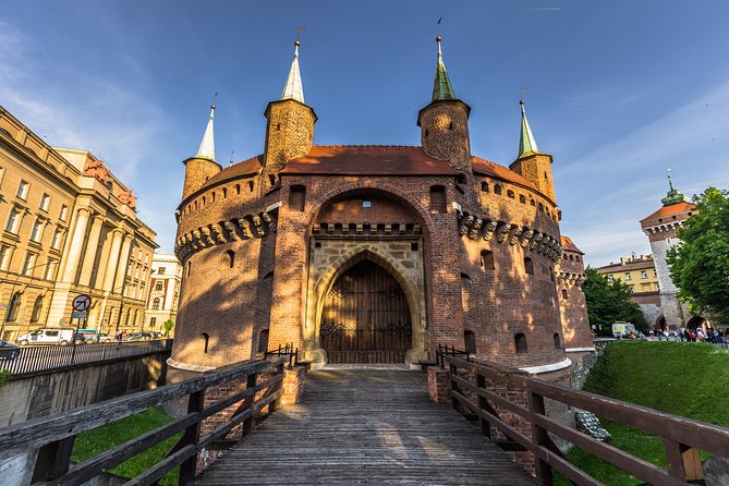 Old Town Krakow & Wawel Castle Walking Tour - The Itinerary: What You’ll See and Experience